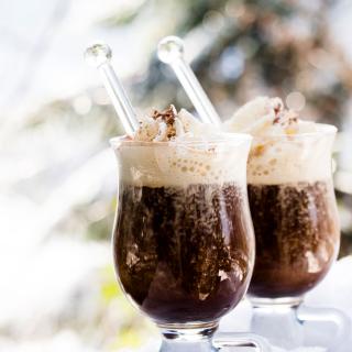Irish Coffee: cos'è, ingradienti, ricetta | Nescafé® IT